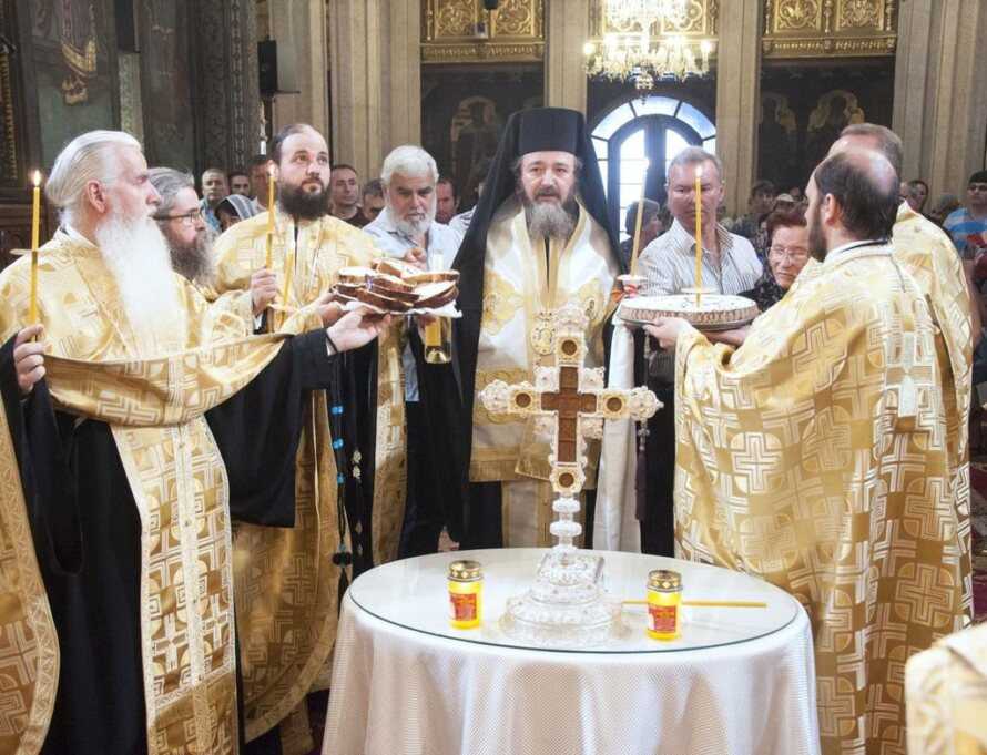 Patriarhii Teoctist Arăpașu și Iustin Moisescu pomeniți la Catedrala ...