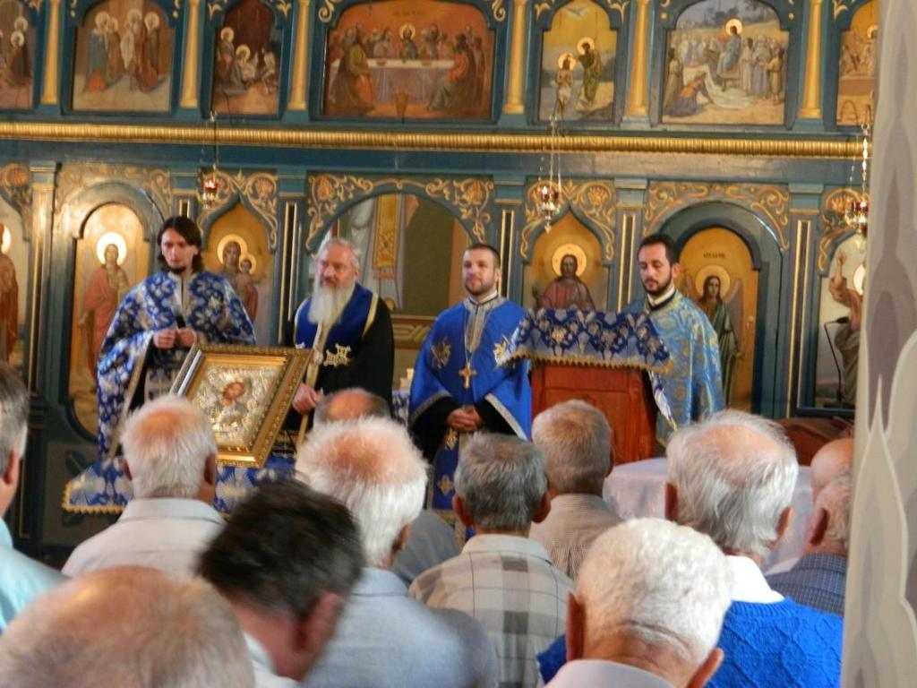 Prezenţă arhierească în parohia Bobâlna - Basilica.ro