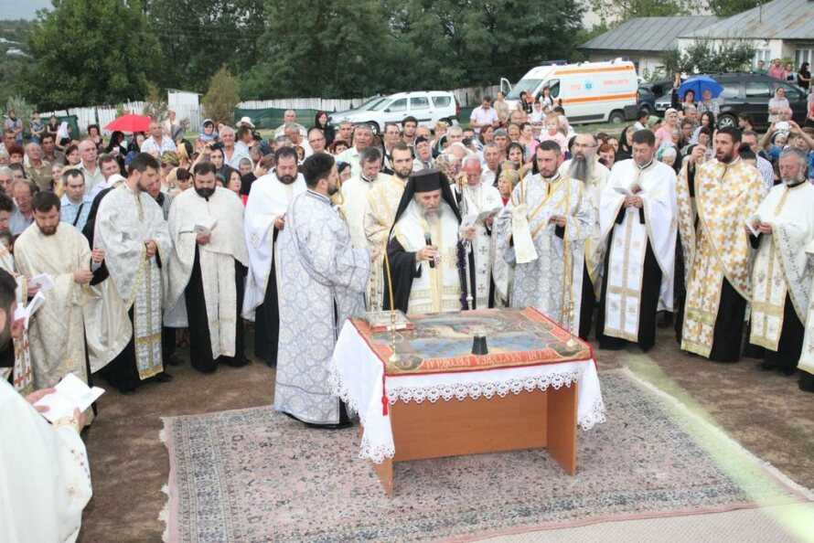 prohodul-maicii-domnului-la-manastirea-adam - Basilica.ro
