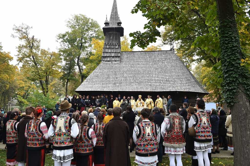 Biserica Turea din incinta Muzeului Satului a fost sfinţită. Lăcaşul de ...