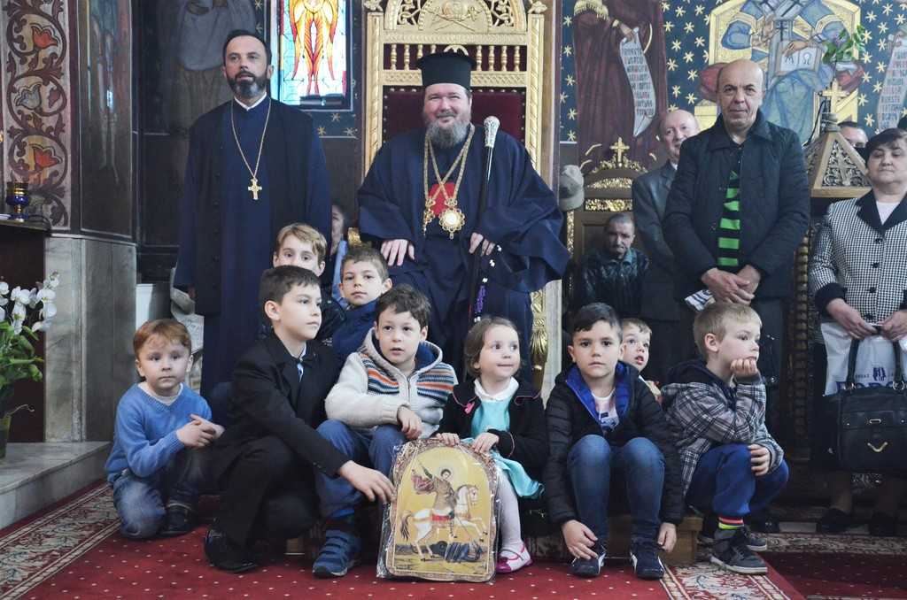 PS Sofronie: Pe mormântul gol al Mântuitorului Hristos se înalță întru ...