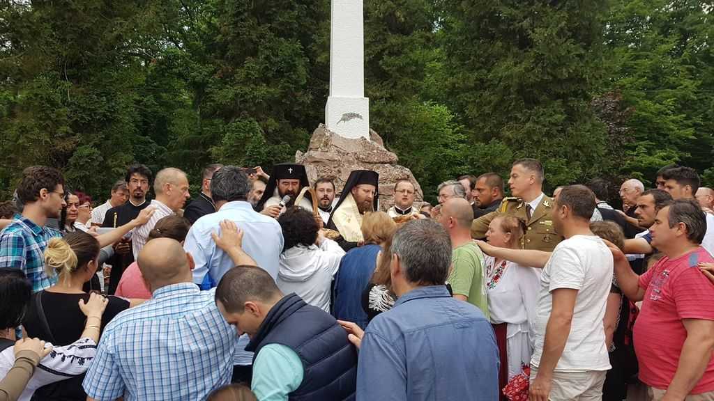 IPS Iosif și PS Sofian s-au rugat pentru martirii români din Primul ...