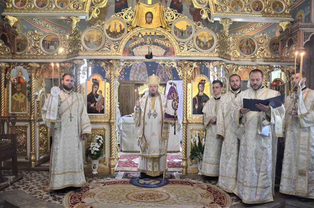 PS Sofronie: Sfinții sunt adevărați purtători de Hristos și oameni ...
