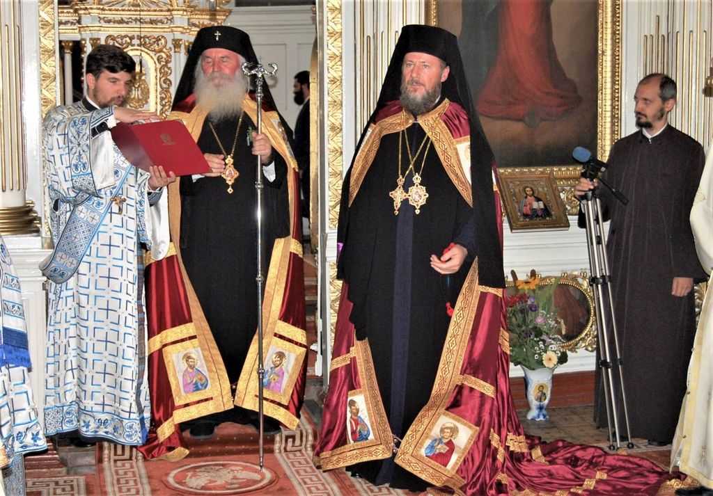 Instalarea Preasfințitului Părinte Emilian Crișanul, noul Episcop vicar ...