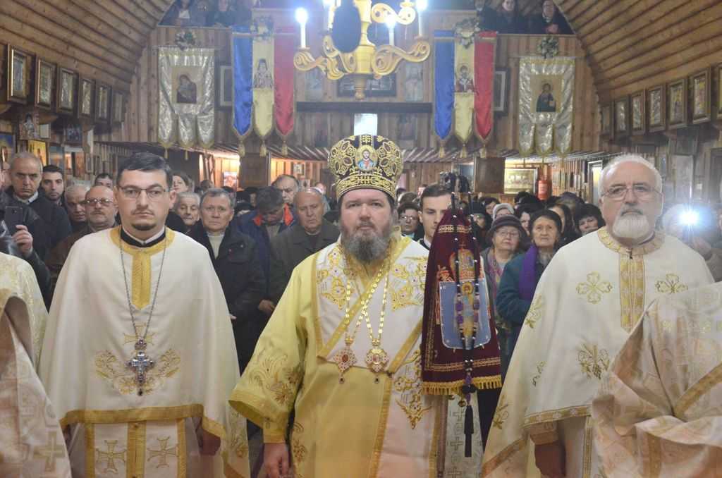 PS Sofronie în Biserica Sfântul Spiridon din Oradea Cât de frumos ...
