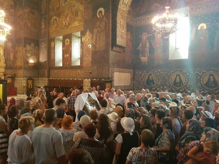 Procesiune cu Icoana MD de la Manastirea Adam (18) - Basilica.ro