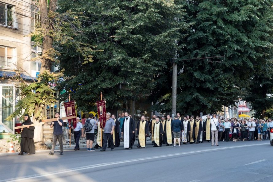 Procesiune cu Icoana MD de la Manastirea Adam (5) - Basilica.ro