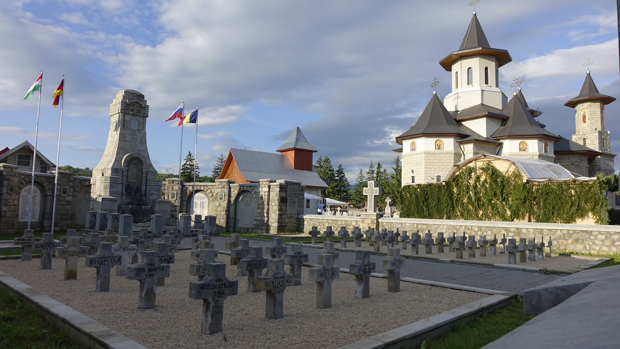 Biserica Parohiei Grozești din Oituz a fost sfințită - Basilica.ro