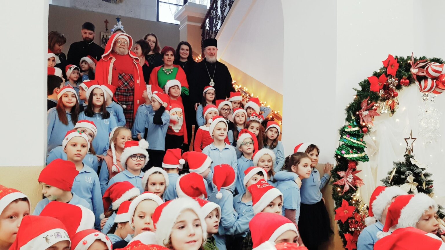 Elevii unei școli din Arad au organizat un târg caritabil pentru două ...