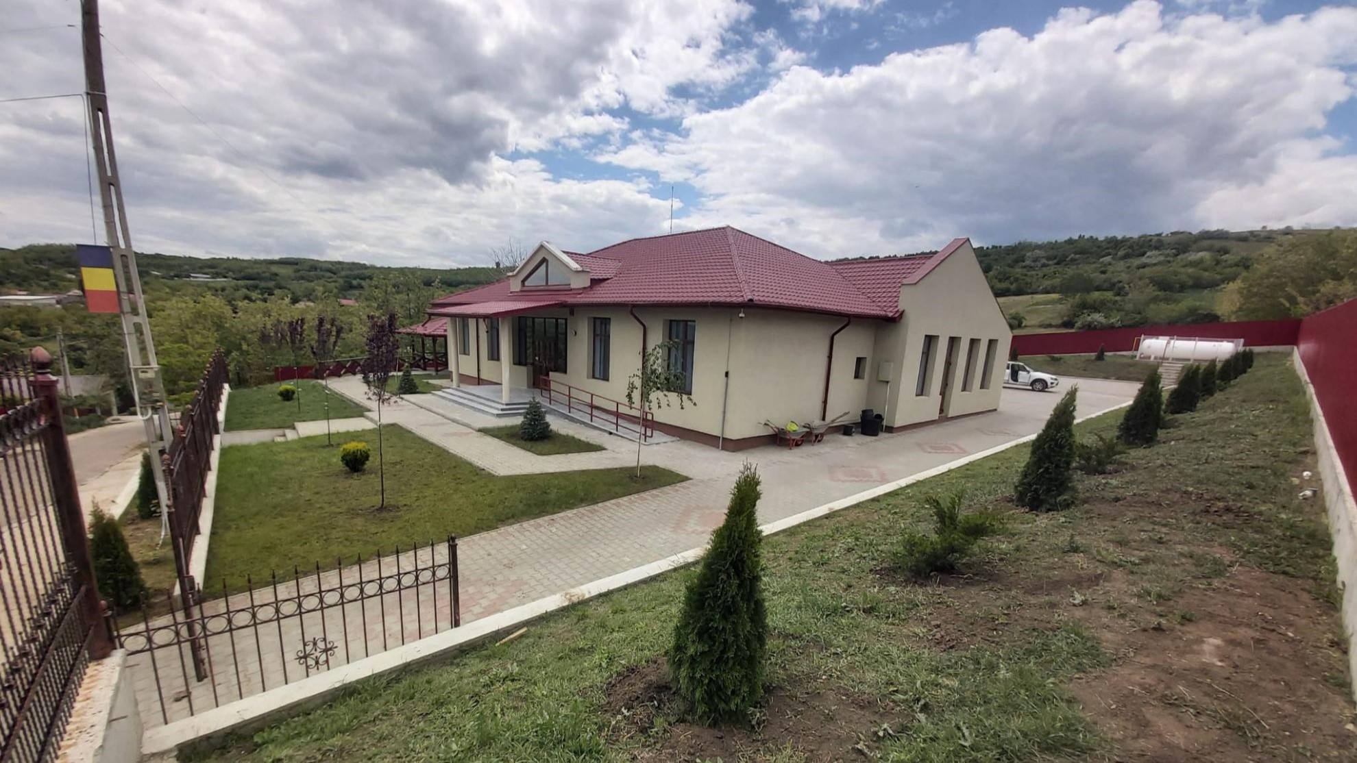Episcopia Hușilor inaugurează un nou centru de îngrijire a vârstnicilor ...