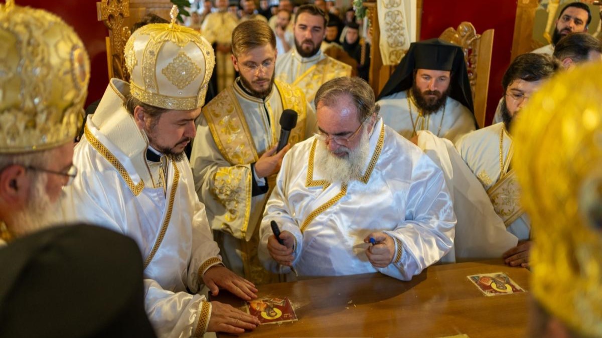 Ansamblul parohial din localitatea natală a IPS Ioachim a fost ...