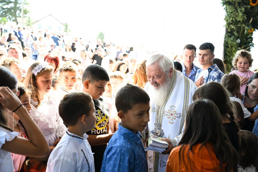 Școala are marea datorie să-i formeze pe copii cu frică de Dumnezeu ...