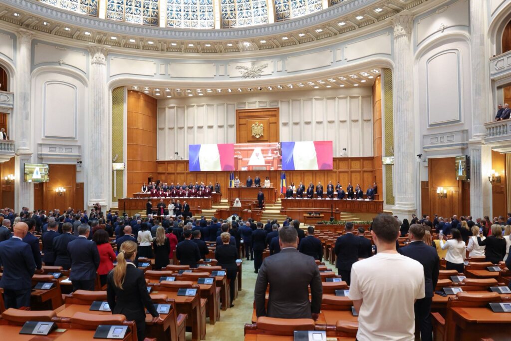 President Nicușor Dan sworn into office; Patriarch Daniel offers prayer ...