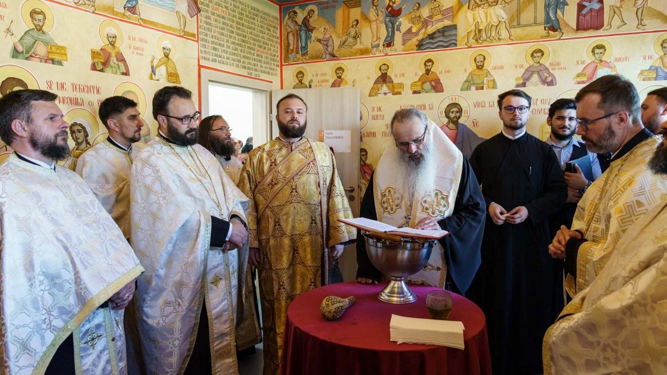 Mitropolitul Teofan a sfințit pictura paraclisului din incinta clinicii ...
