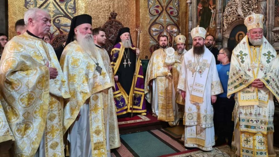 Noul episcop vicar al Arhiepiscopiei Clujului a fost hirotonit ...