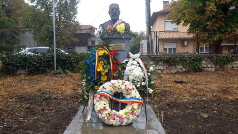 Un monument dedicat regelui Carol I al României a fost inaugurat în ...
