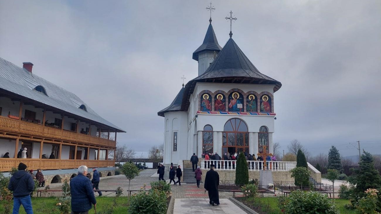 Sf. Mina, serbat la un schit din apropierea orașului Târgu Neamț: Ne ...