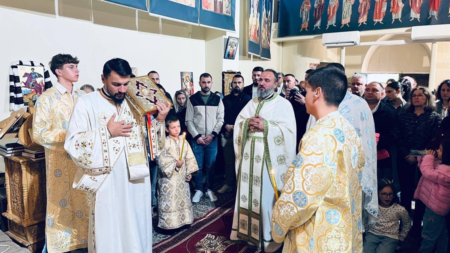 O comunitate din sudul Franței alături de Sfântul Nectarie - Basilica.ro