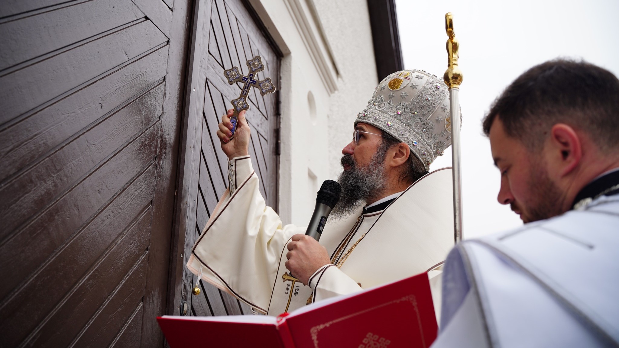 Episcopul Macarie a sfințit biserica parohiei românești din Borås ...