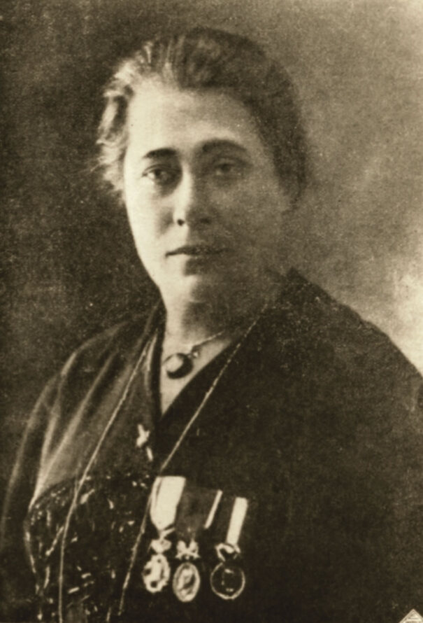 Românce în istorie: Preoteasa Elena Alistar, prima româncă parlamentar ...