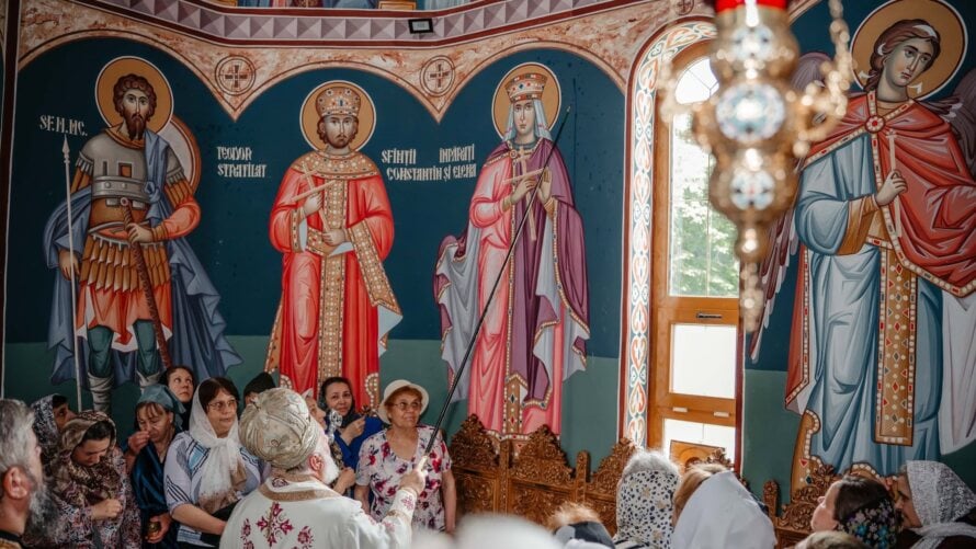 Sărbătoare într-o parohie tulceană: Pictura bisericii a fost sfințită ...